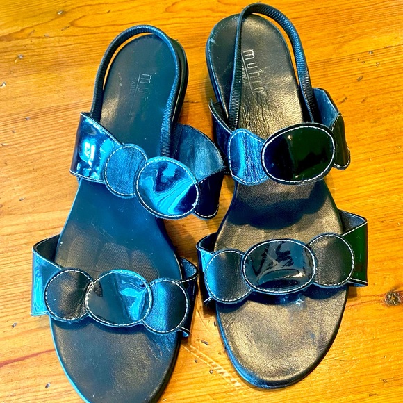 Munro | Shoes | Monro Sandal In Black Combo | Poshmark